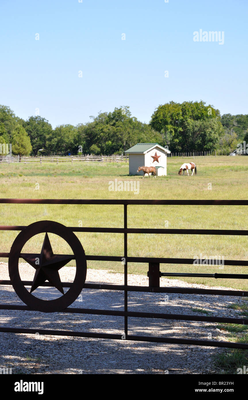 Texas ranch gate, USA Stock Photo - Alamy