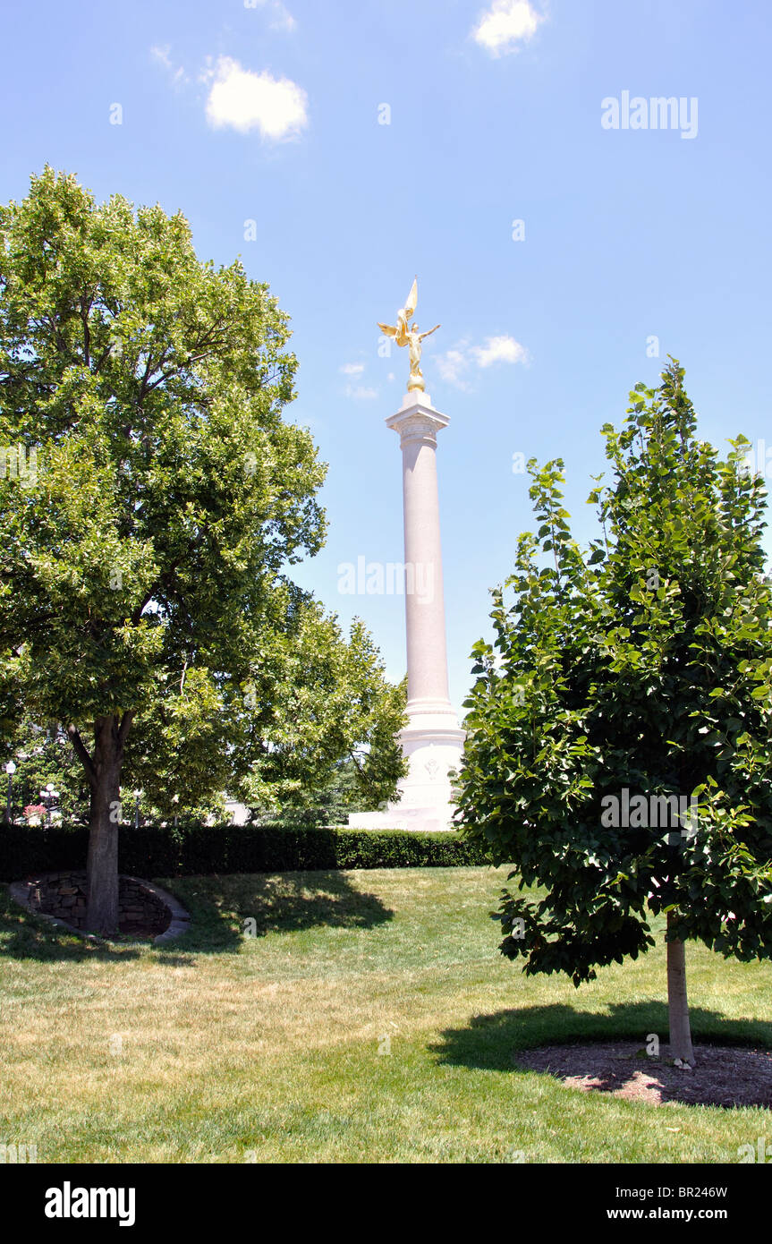 Gold Winged Victory statue at First Division Monument near White House ...