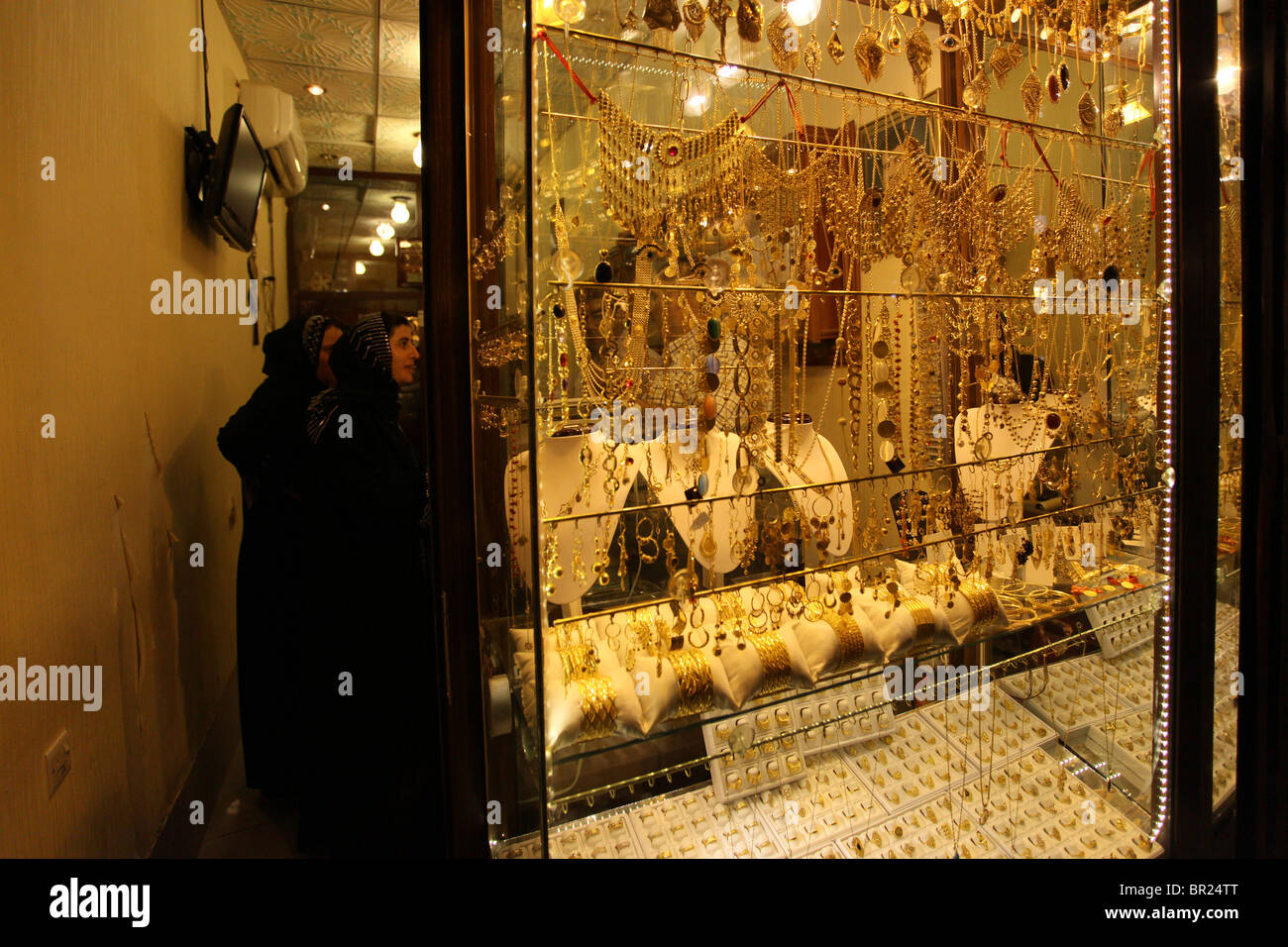 Kurdish women in a jewelry shop in Qaysari bazaar in the city of Erbil ...