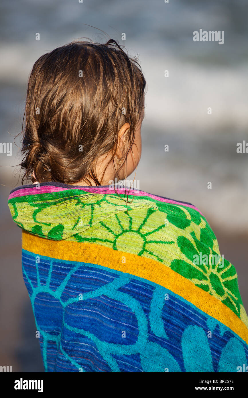 Child towel back girl hi-res stock photography and images - Alamy