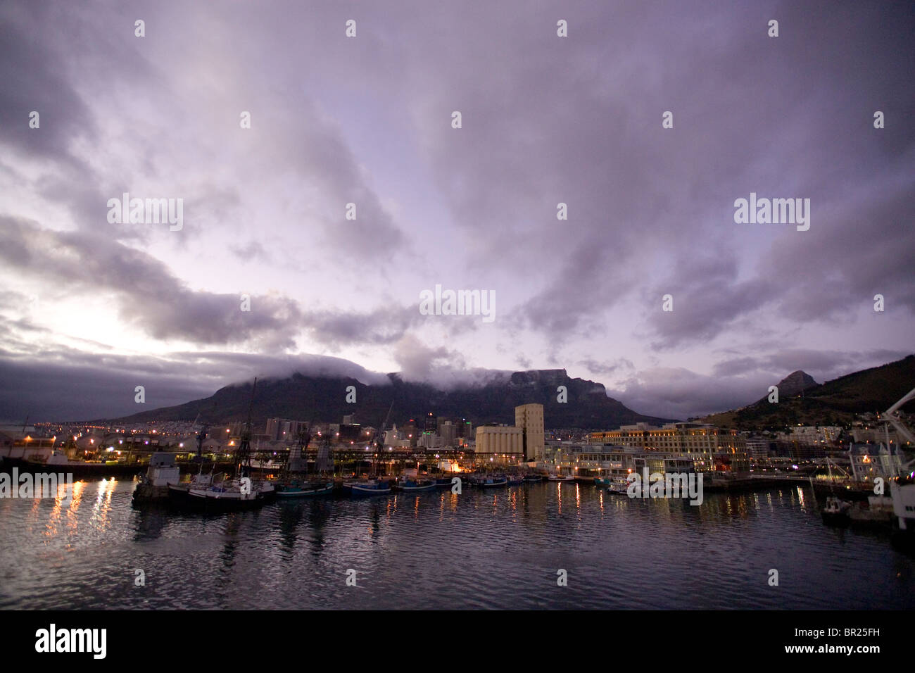 Cape town table mountain night hi-res stock photography and images - Alamy
