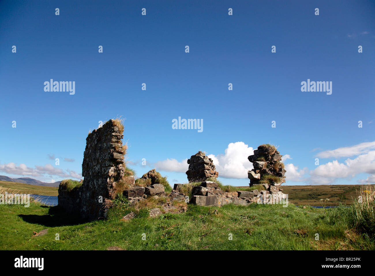 Scotland Islay Loch Finlaggan ruins Stock Photo - Alamy