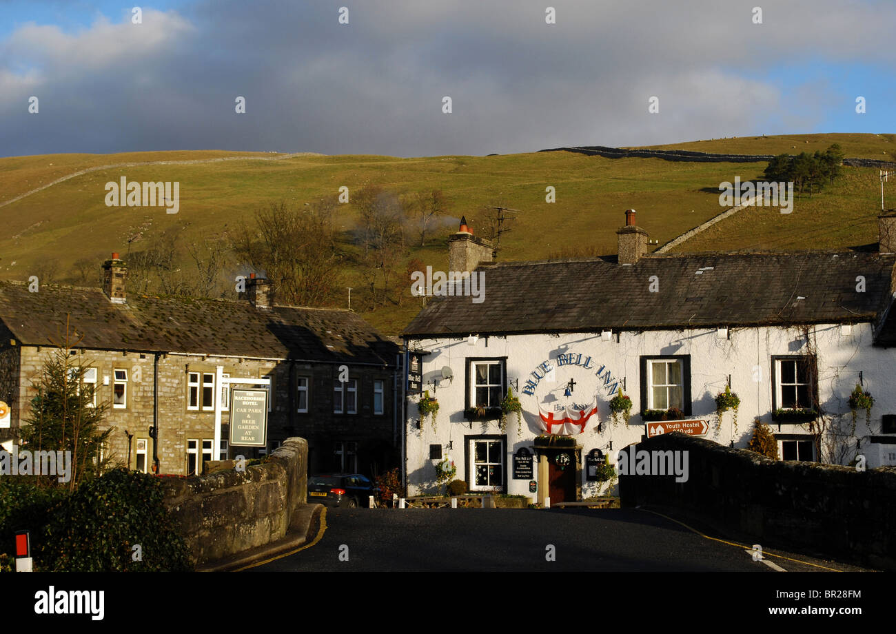 The Blue Bell Inn in Kettlewell with hills behind in winter in ...