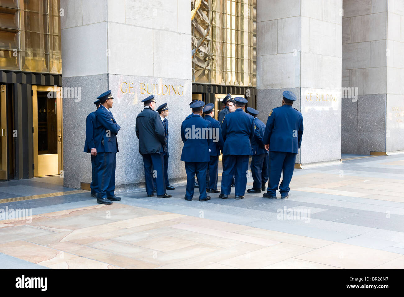 Building security guard usa hi-res stock photography and images - Alamy