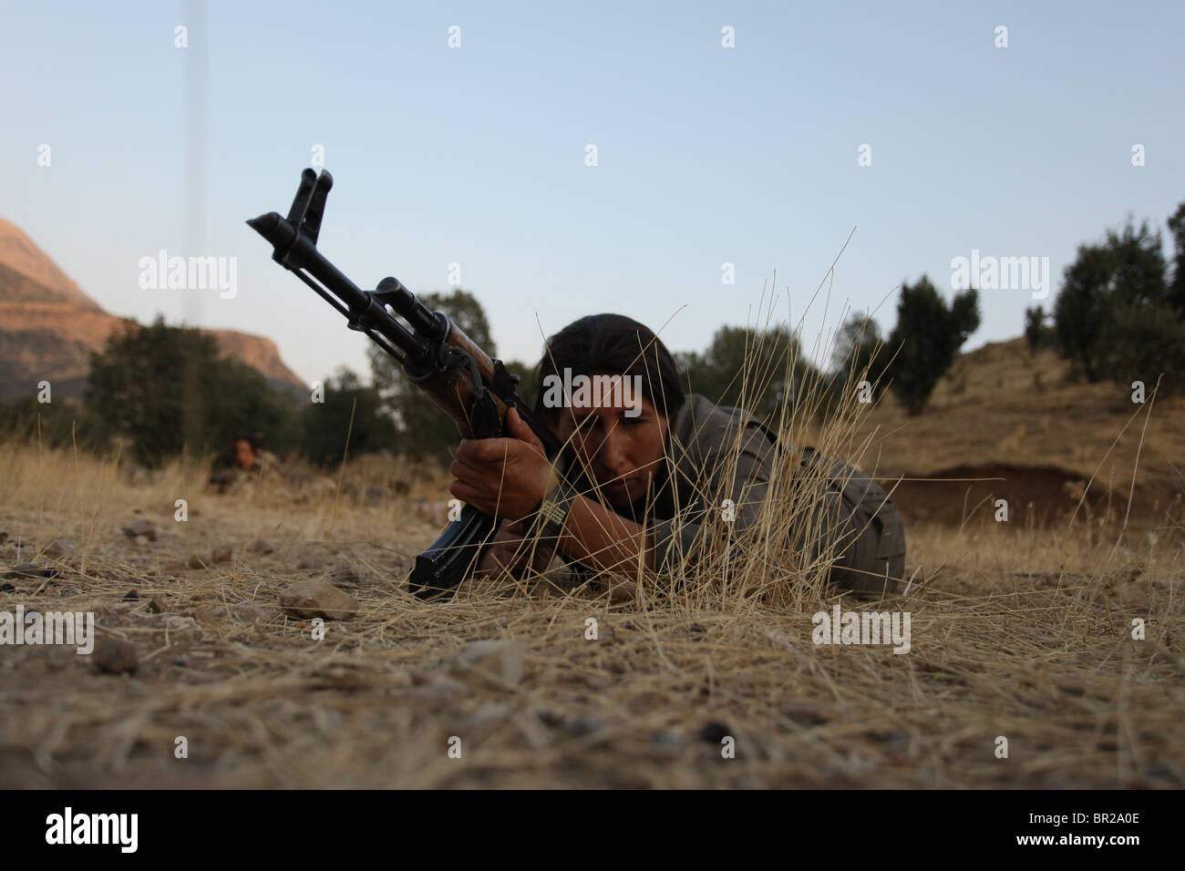 Kurdish female guerrilla fighters hi-res stock photography and images ...