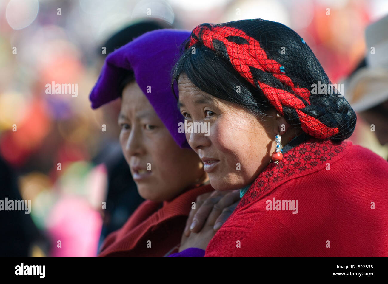 Tibetan women costume hi-res stock photography and images - Alamy