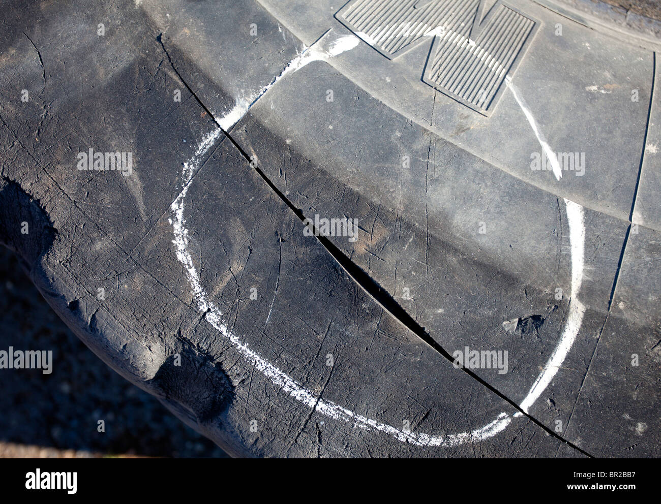 Circle tire mark hi-res stock photography and images - Alamy