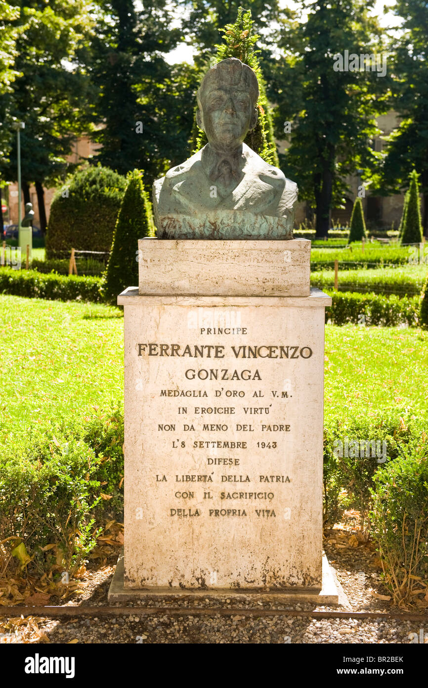 Staue of Ferrante Vincenzo Gonzaga, Mantua, Italy Stock Photo - Alamy