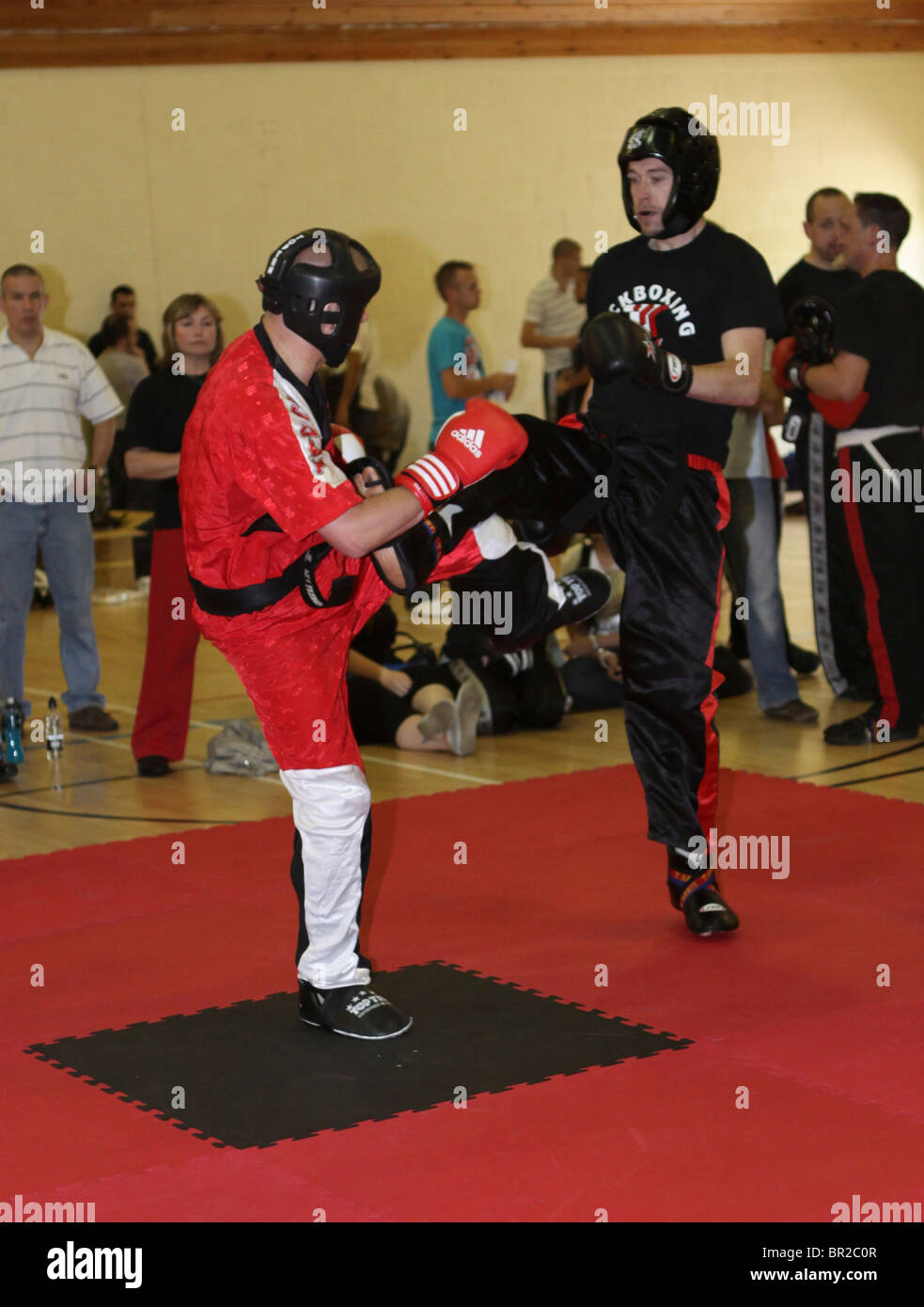 Kickboxing match hi-res stock photography and images - Alamy