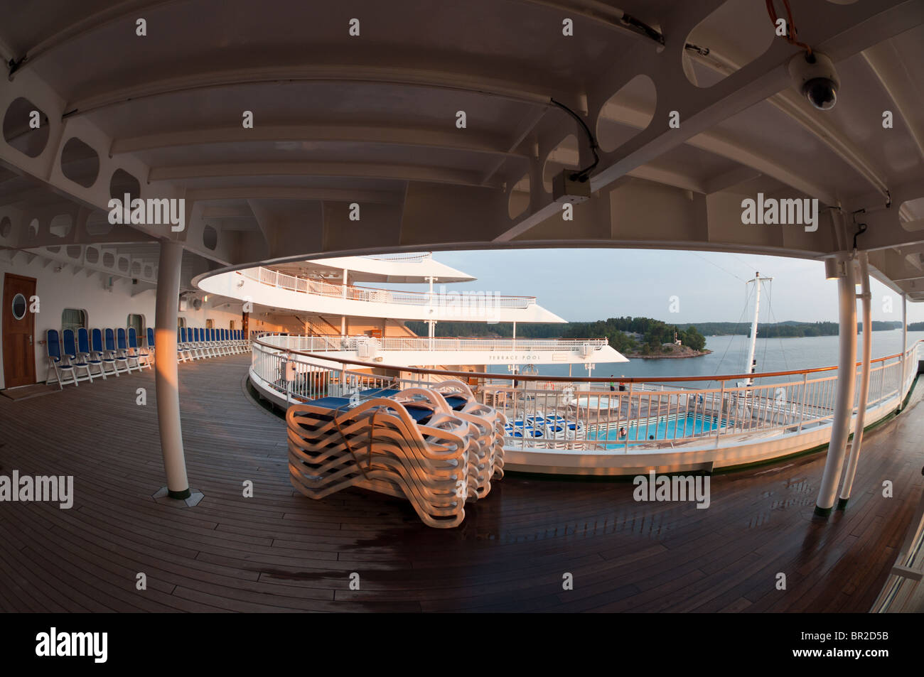 A fisheye photograph of the aft/stern of the P&O cruise ship 'Aurora ...