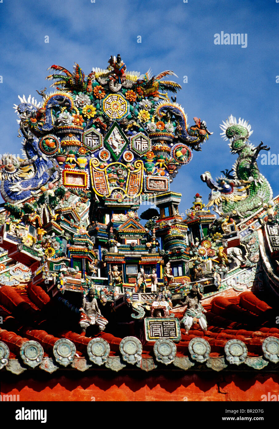 Traditional Chinese roof of the Khoo Kong Si clan house, Georgetown ...
