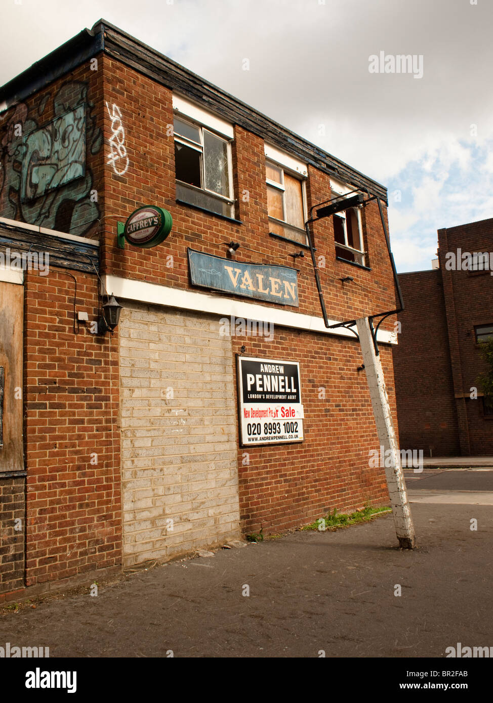 Disused Pub, London Stock Photo - Alamy