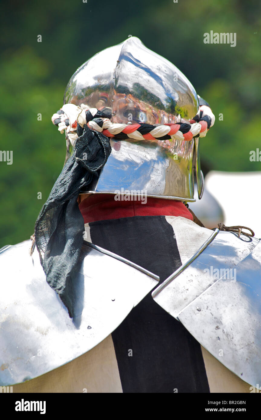English knight armor hi-res stock photography and images - Alamy