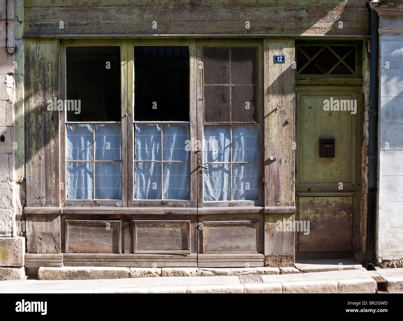 Old closed shop frontage - France Stock Photo - Alamy