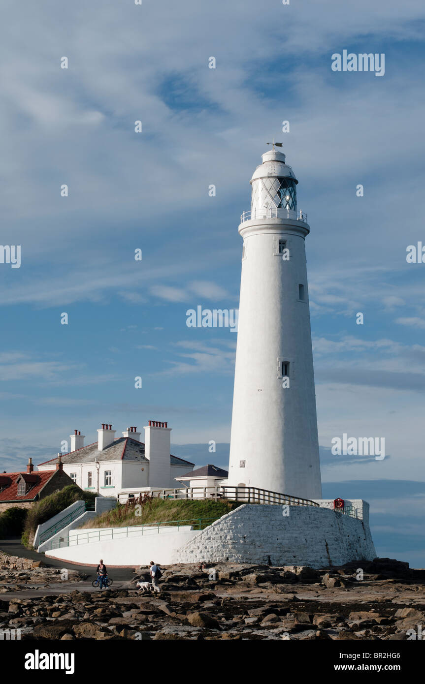 The lighthouse at whitley bay hi-res stock photography and images - Alamy