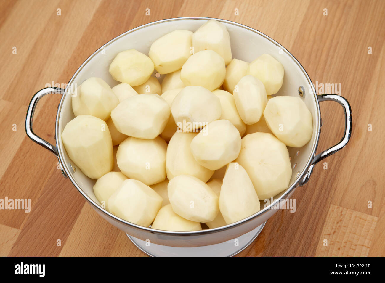Peeled potato potatoes potatos hi-res stock photography and images - Alamy