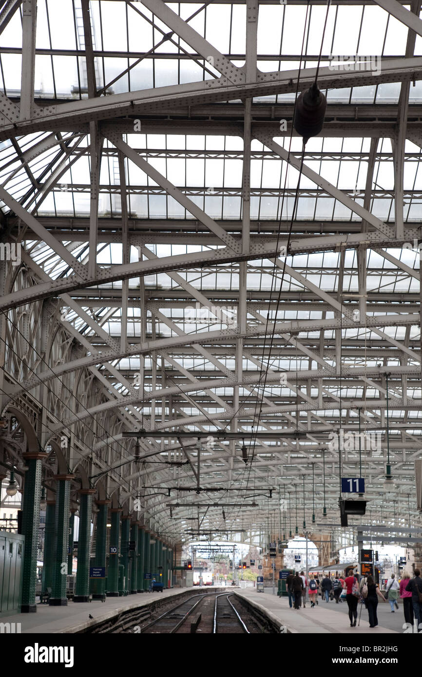 Glasgow central station hi-res stock photography and images - Alamy