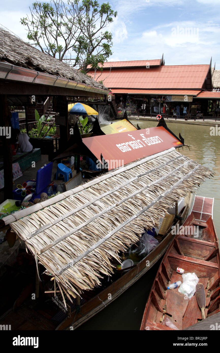 Ayothaya Floating market , Ayutthaya , Thailand Stock Photo - Alamy