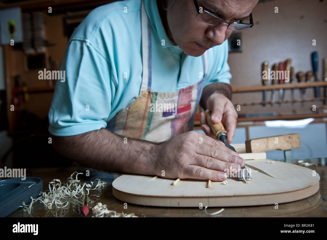 Guitar maker hi-res stock photography and images - Alamy