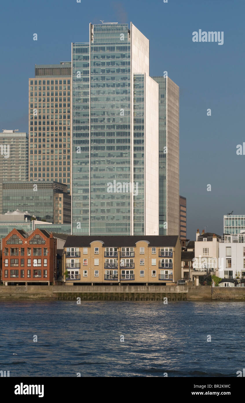 Canary wharf upper bank street tower hi-res stock photography and ...