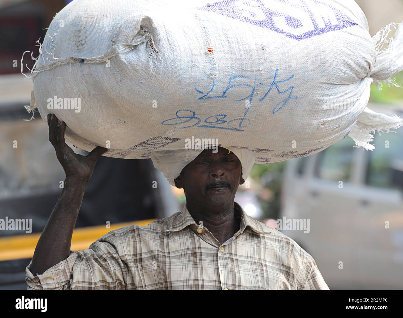 Indian man carrying a load on his head. Kumarakon, Kerala, India Stock ...