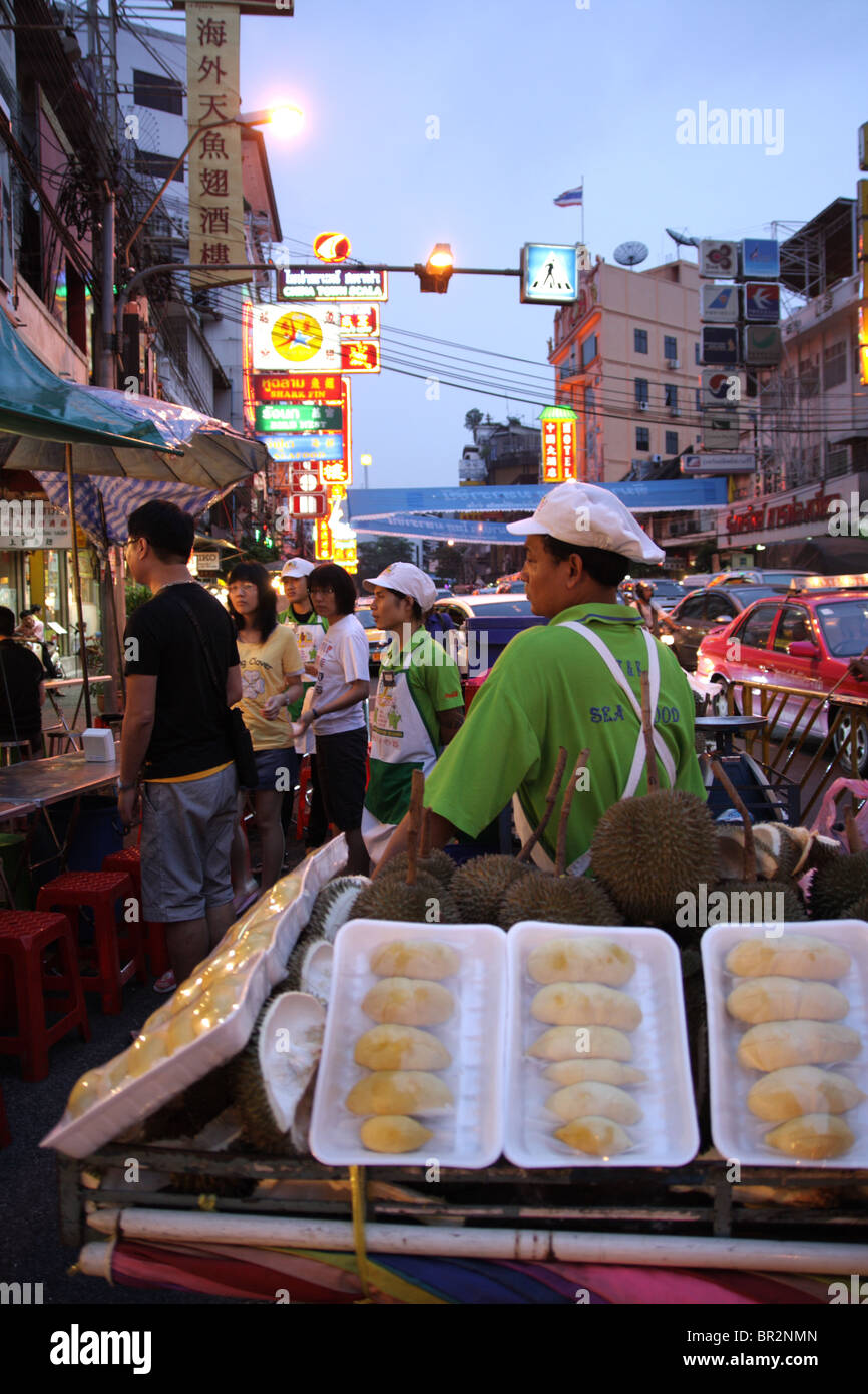 Bangkok yaowarat night market hi-res stock photography and images - Alamy