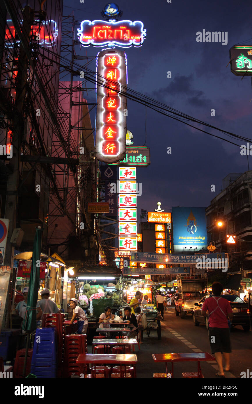 Yaowarat Road at night , Bangkok 's Chinatown , Thailand Stock Photo - Alamy