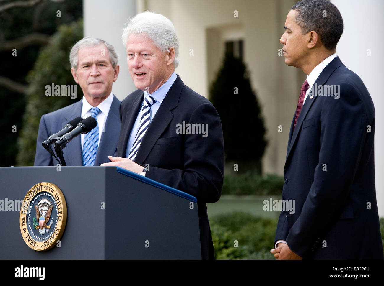 President Barack Obama with former Presidents George W. Bush and Bill ...