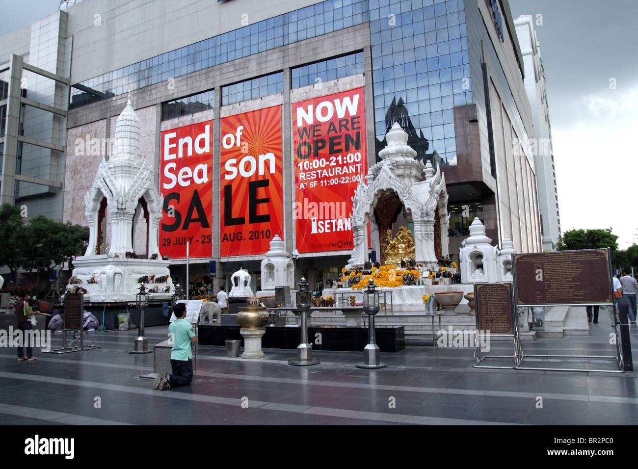 Hindu shrine at Isetan shopping mall Stock Photo - Alamy