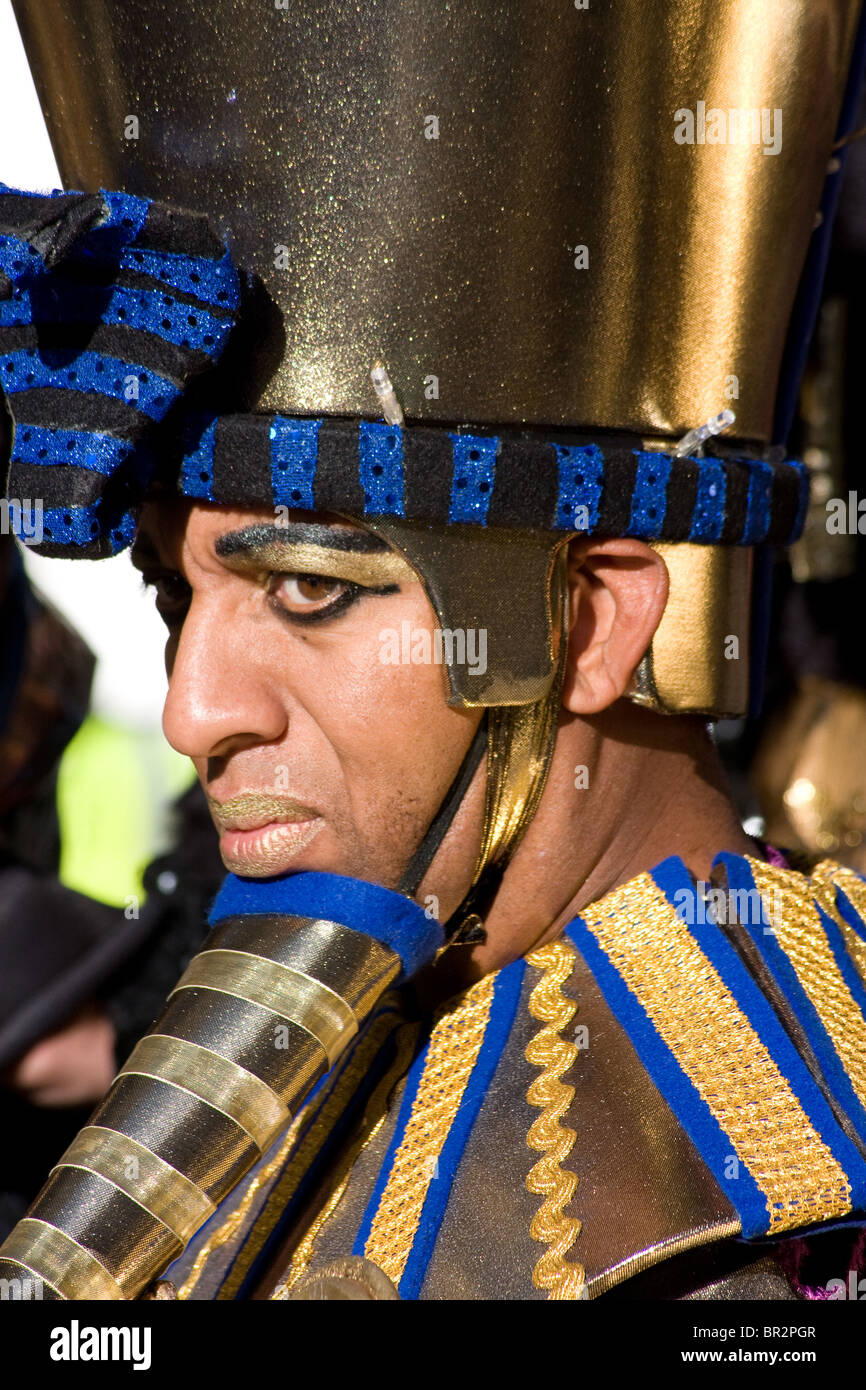 Egyptian pose hi-res stock photography and images - Alamy