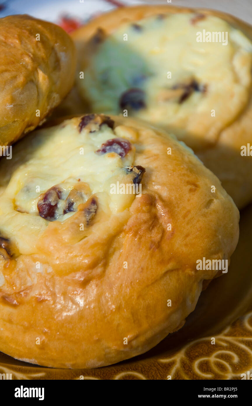 Pastry with raisins and cheese cream Stock Photo - Alamy