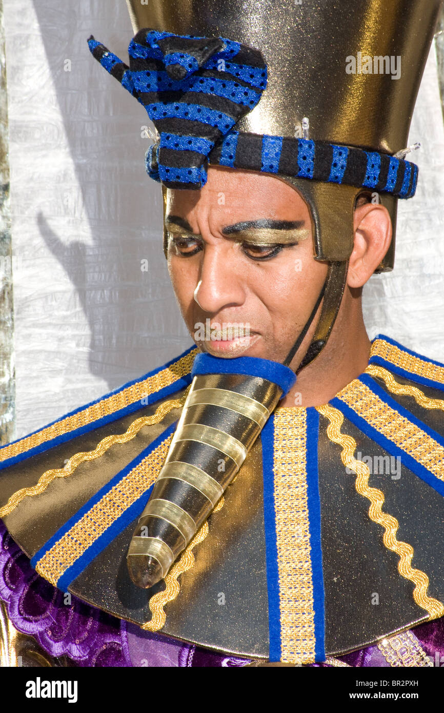 Egyptian pose hi-res stock photography and images - Alamy