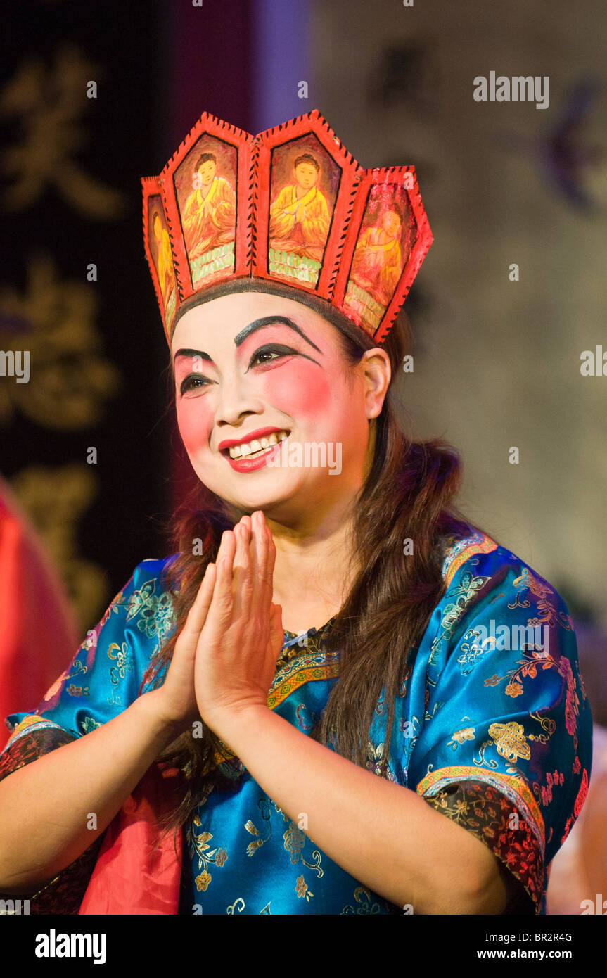 Actress Sings In Sichuan Opera At Shufenyayuan Tea House Chengdu