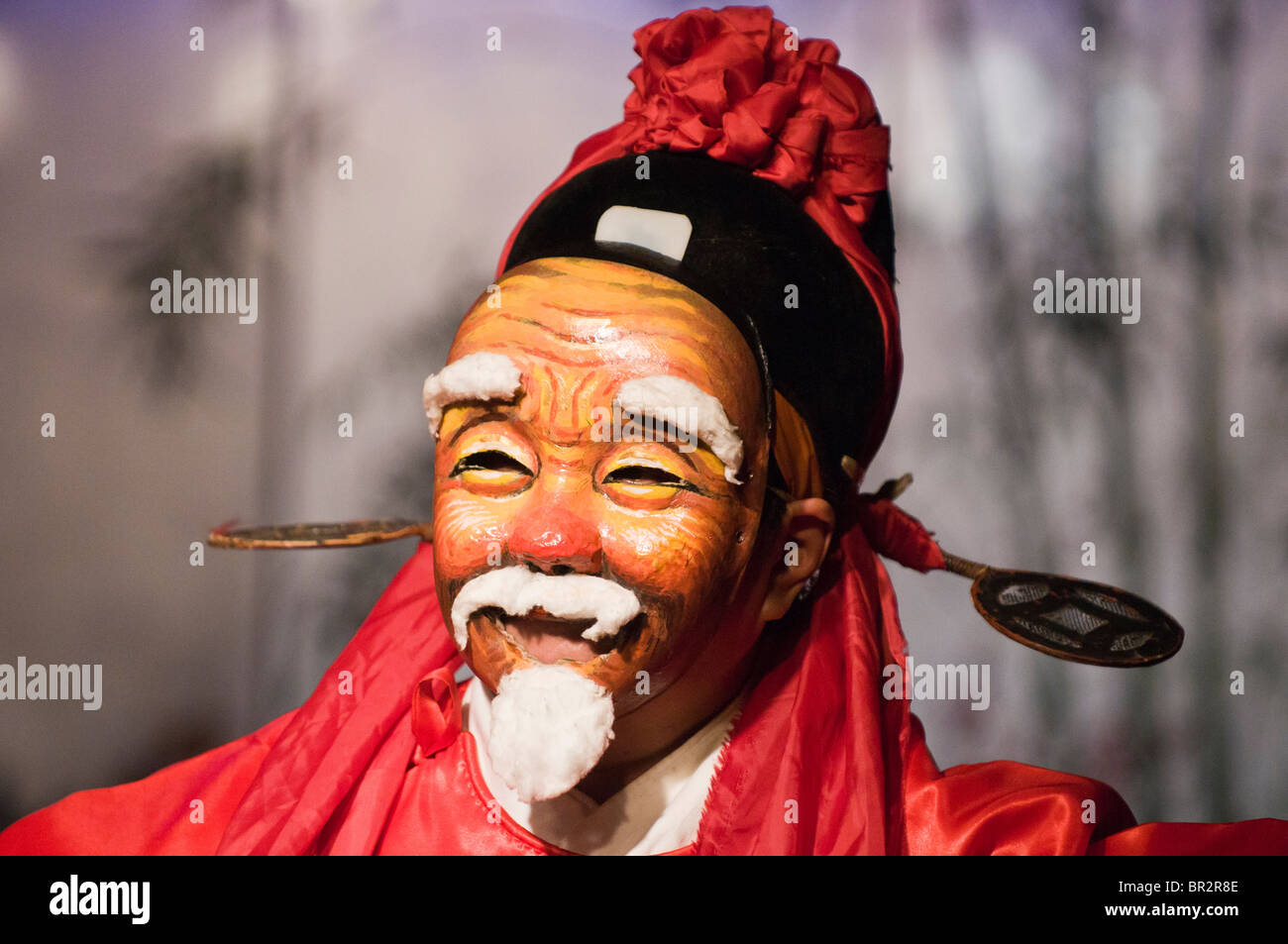 Sichuan opera masks hi-res stock photography and images - Alamy