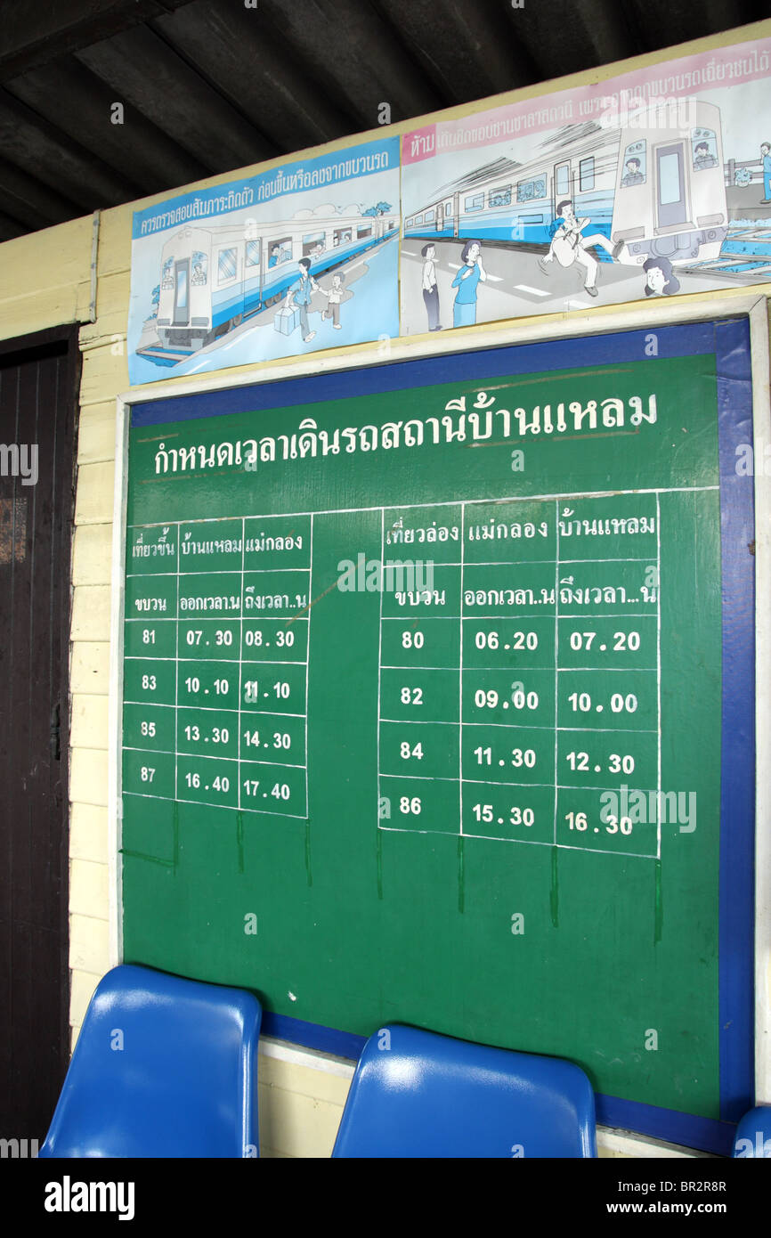 Train station departure board hi-res stock photography and images - Alamy