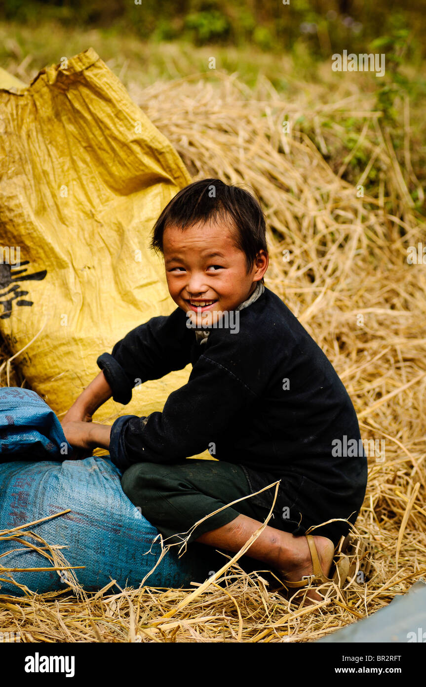 Poor children vietnam hi-res stock photography and images - Alamy