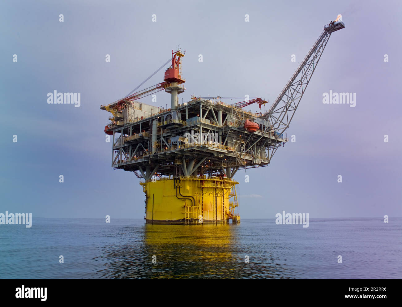 Oil rig and leg hi-res stock photography and images - Alamy