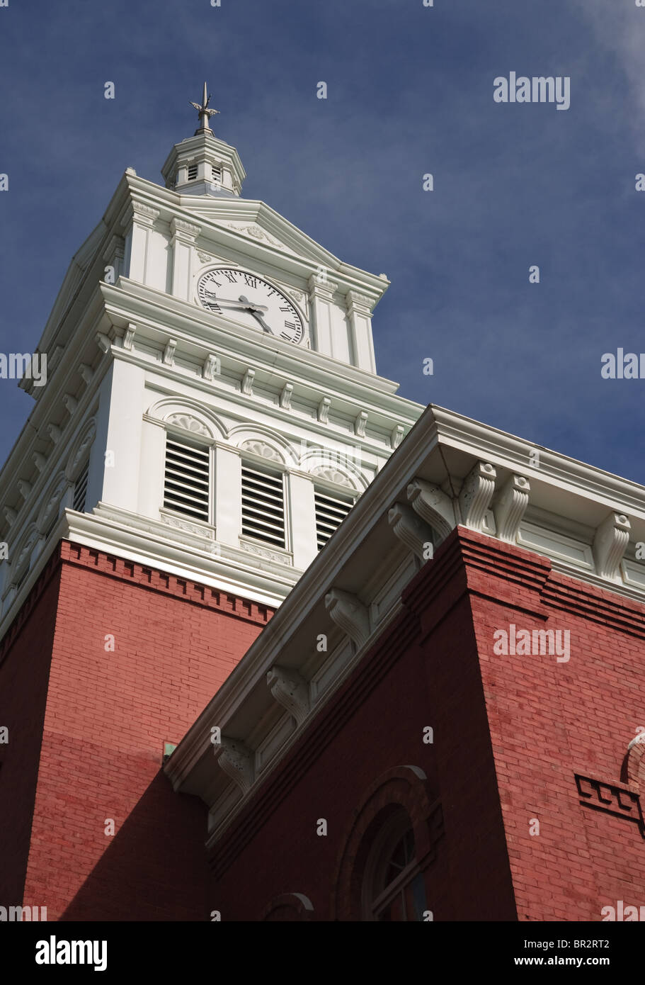 Ornate red brick building and tower hi-res stock photography and images ...