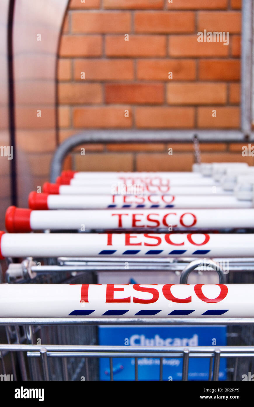 Shopping carts tesco hi-res stock photography and images - Alamy