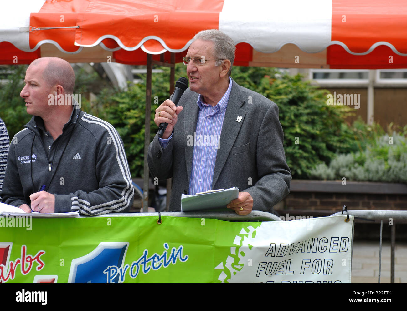 Sports commentating hi-res stock photography and images - Alamy