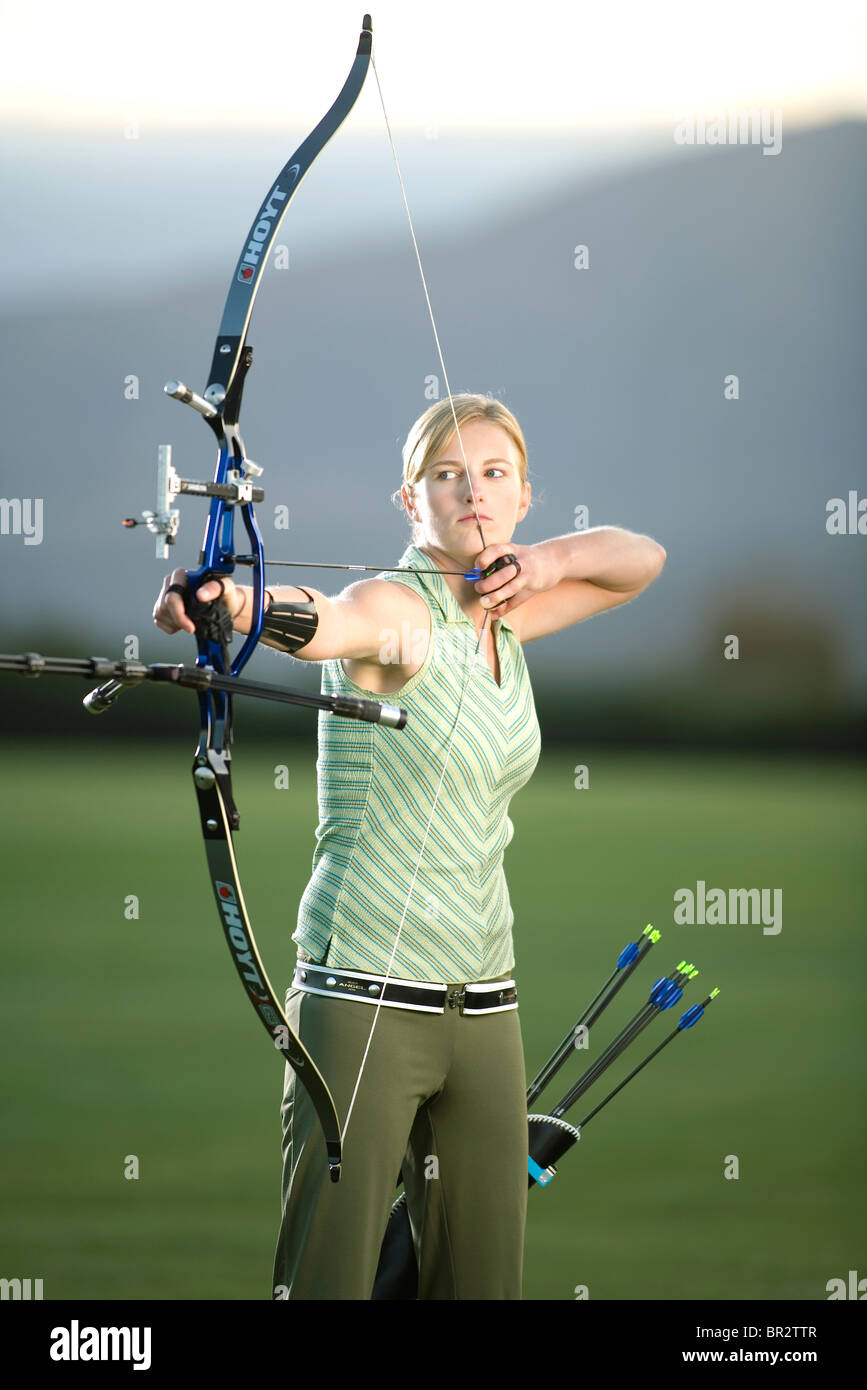 Woman using bow and arrow hi-res stock photography and images - Alamy