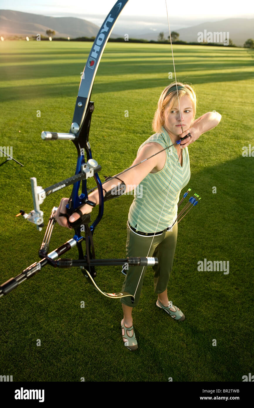 Woman using bow and arrow hi-res stock photography and images - Alamy
