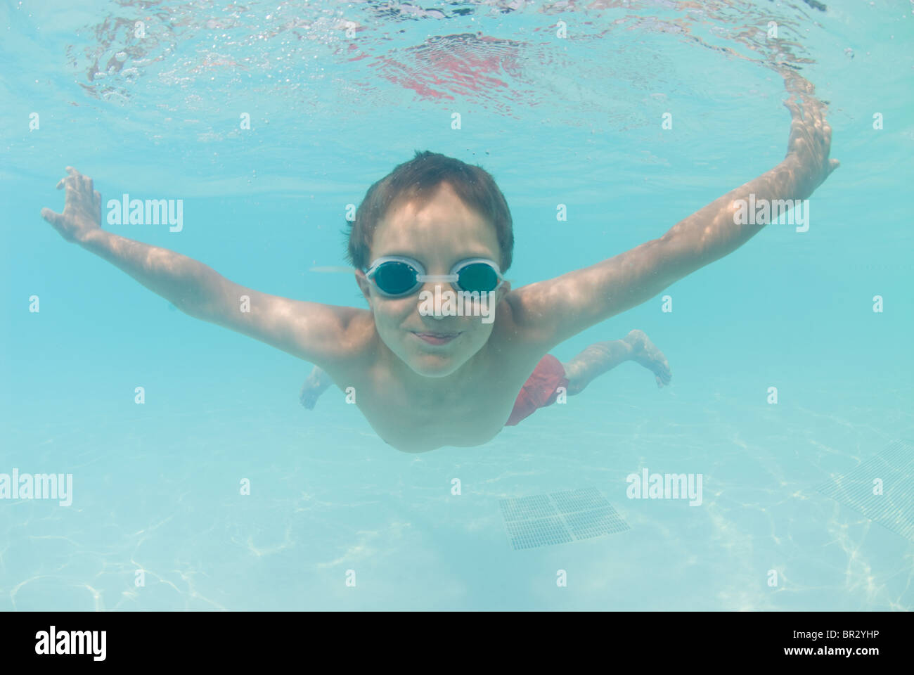 Boy swimming in outdoor pool hi-res stock photography and images - Alamy