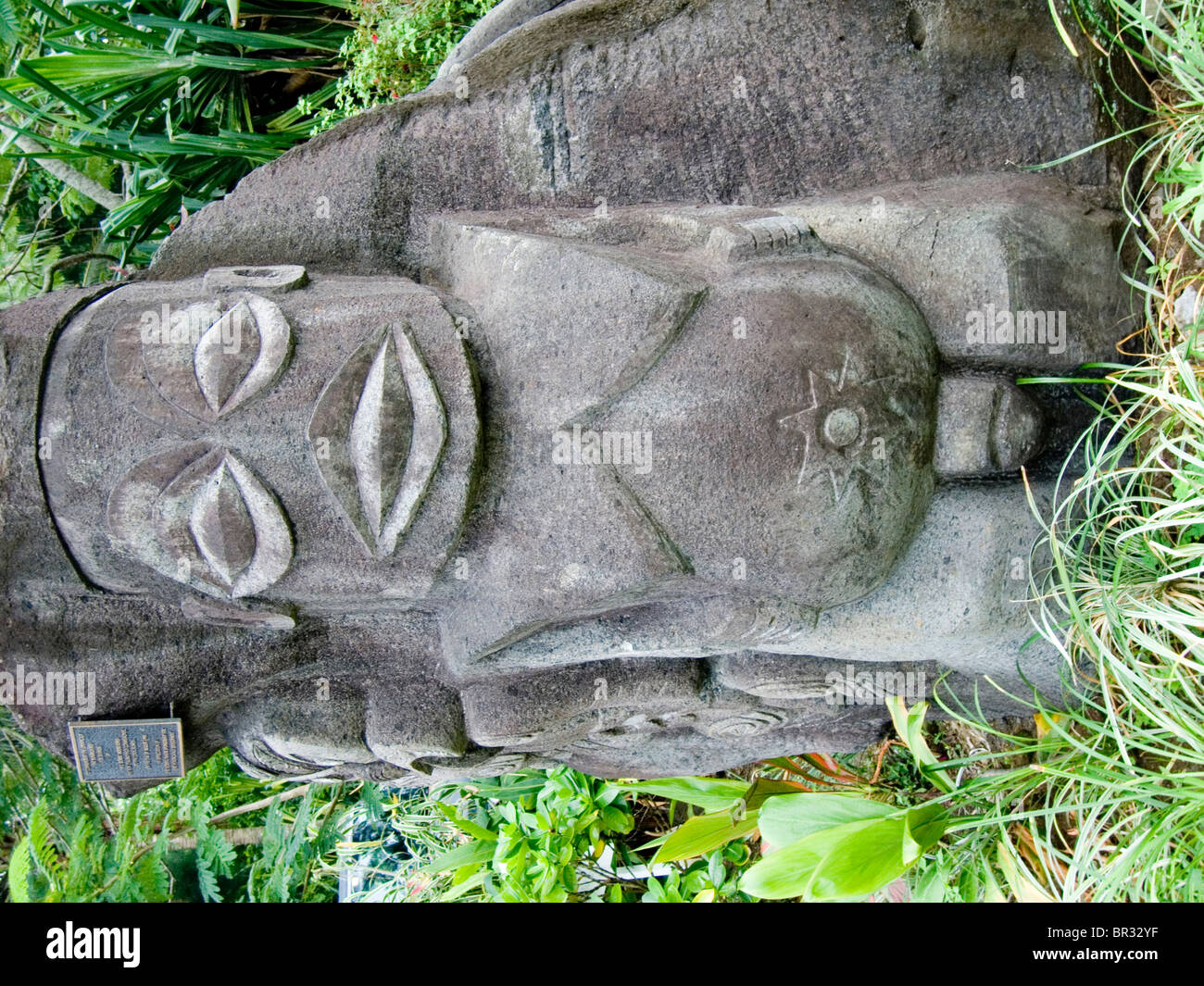 Cook Islands, Sean Davey, Sept, 05, statue, Tangaroa, Raratonga, tiki ...