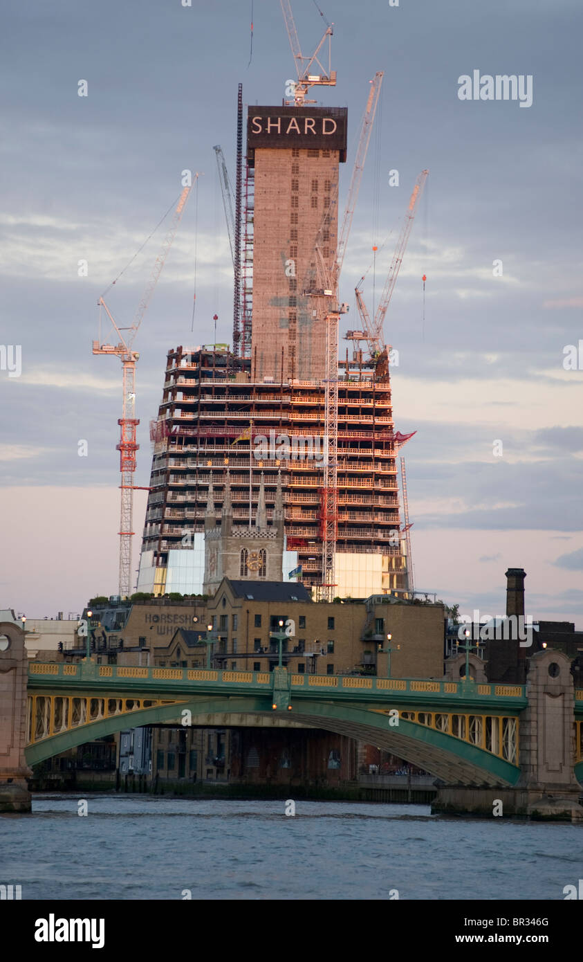 London landmarks and scaffolding hi-res stock photography and images ...