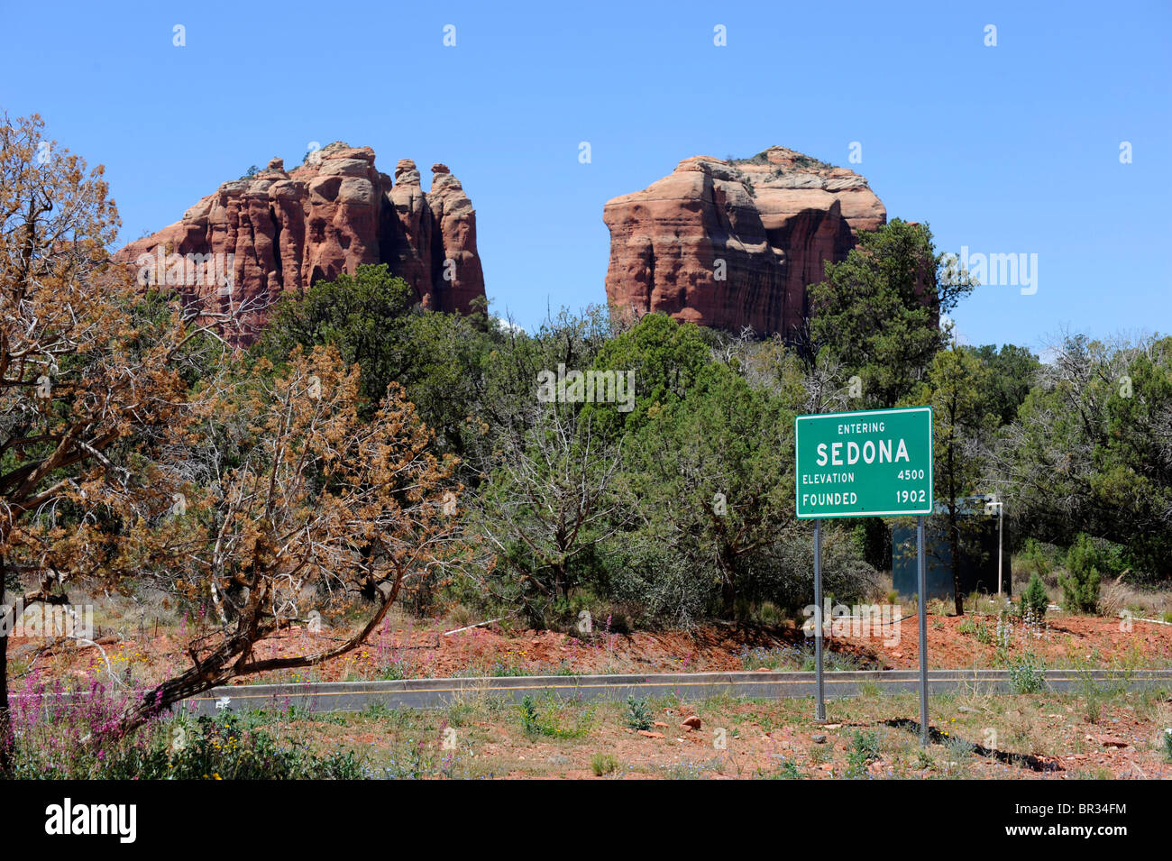 Entering sedona arizona sign hi-res stock photography and images - Alamy