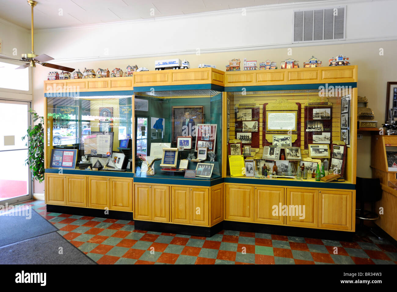 Walmart museum hi-res stock photography and images - Alamy