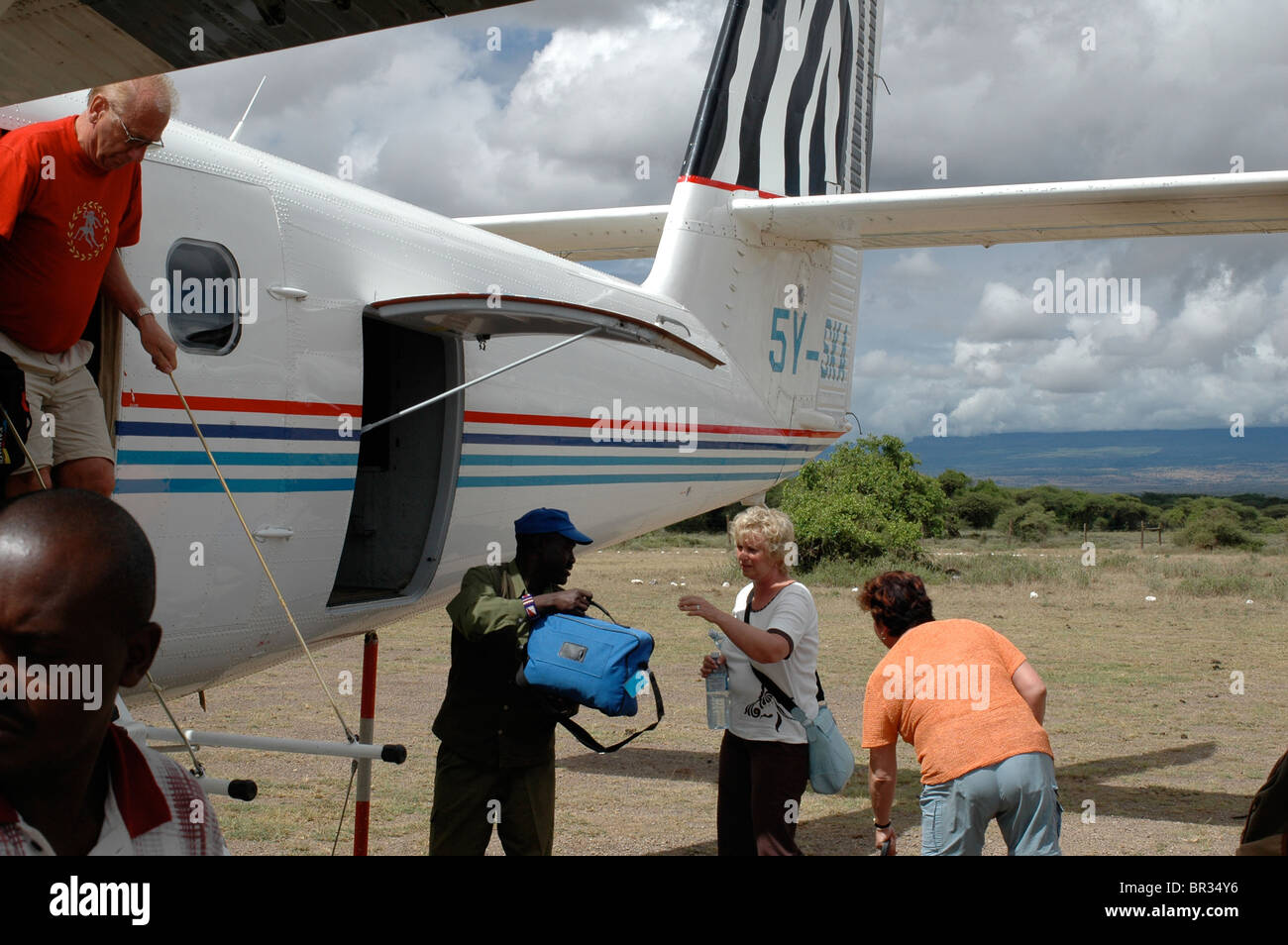 Disembarking a light aircraft in africa for safari Stock Photo - Alamy