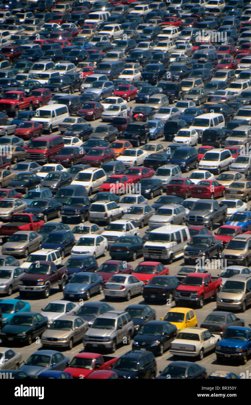 Crowded car park parking lot hi-res stock photography and images - Alamy