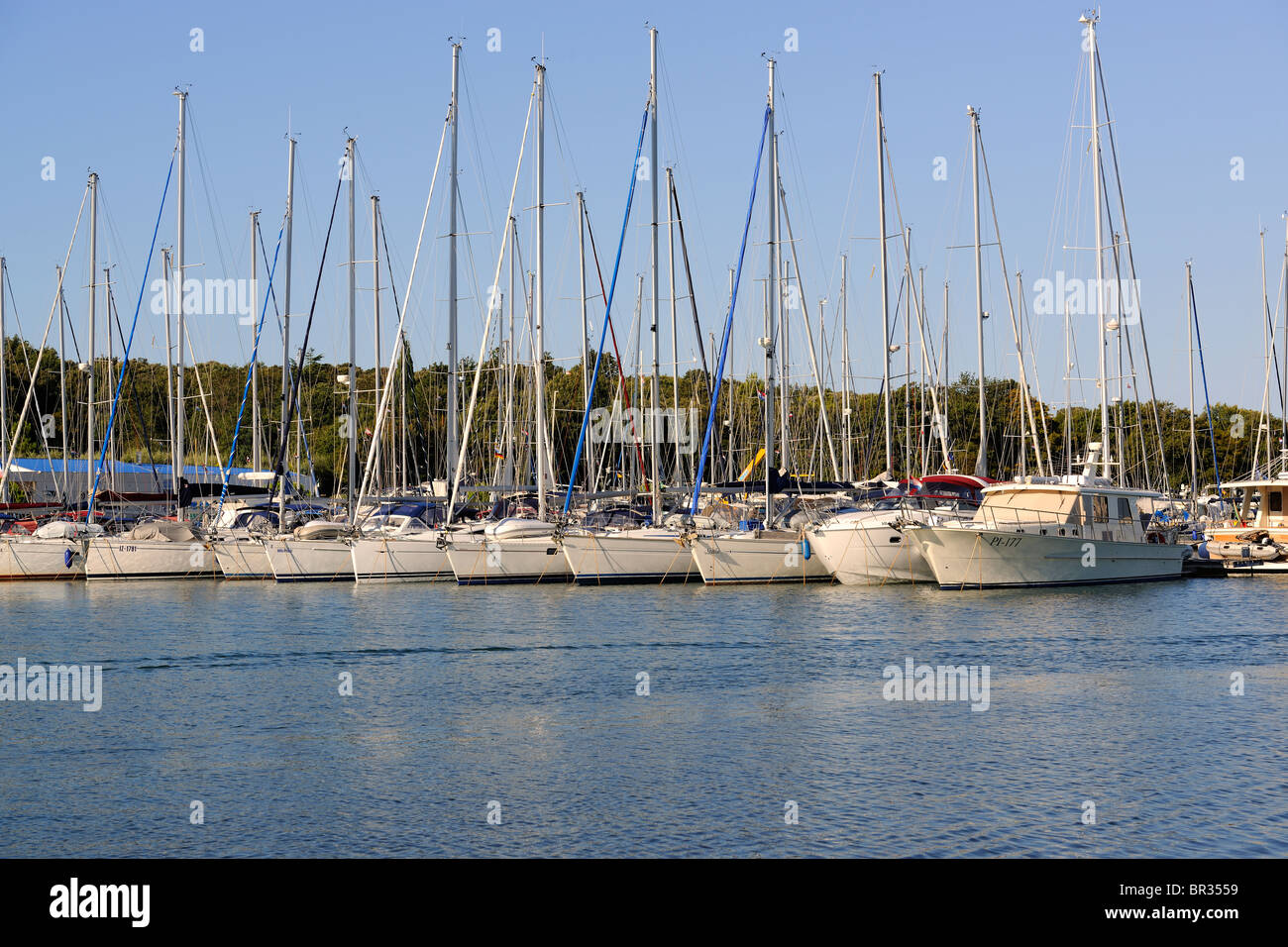 Mooring lines in boat hi-res stock photography and images - Alamy